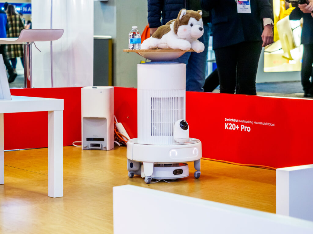SwitchBot K20+ Pro: Saugroboter als fahrendes Serviertablett